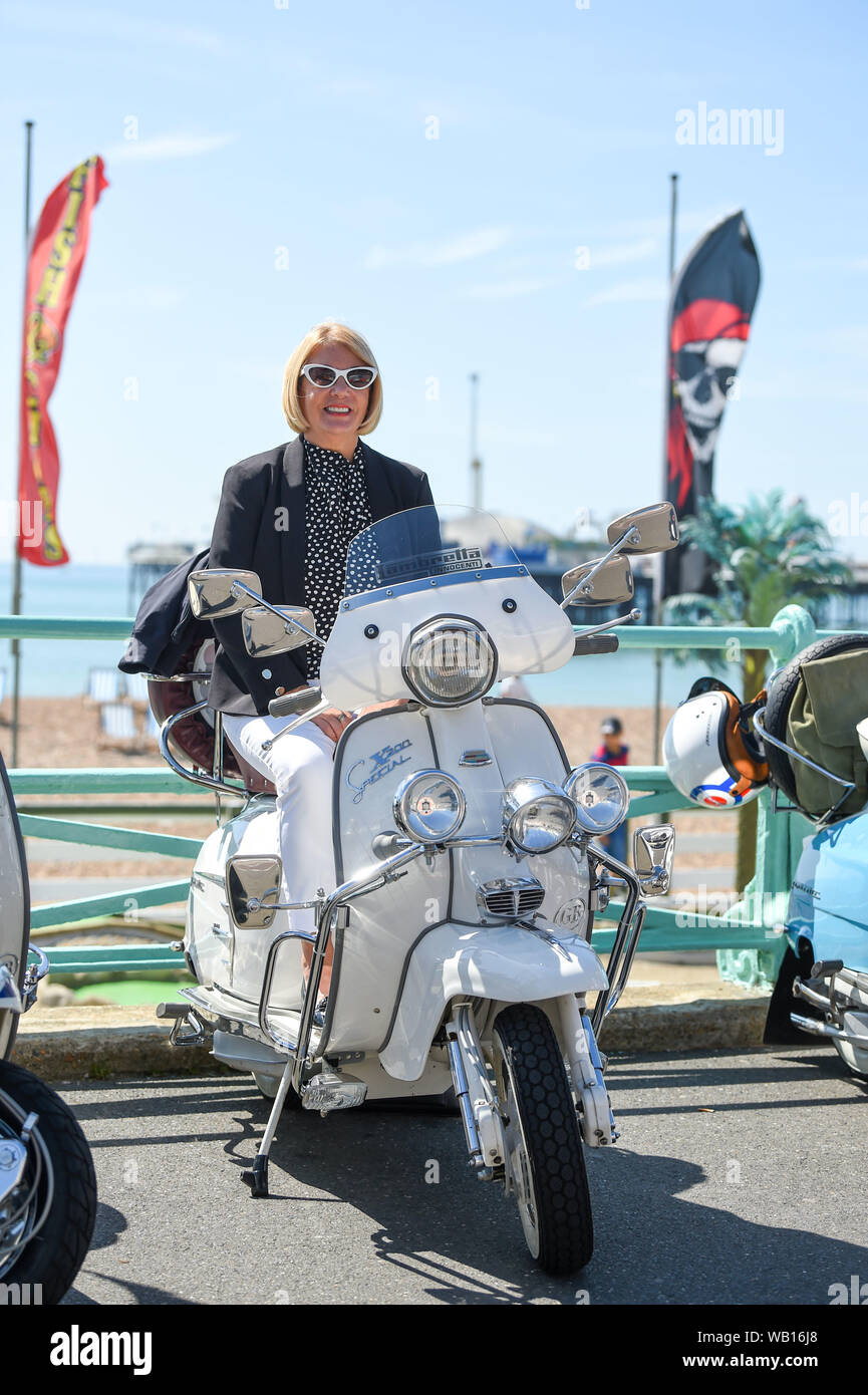 Mods woman hi-res stock photography and images - Alamy