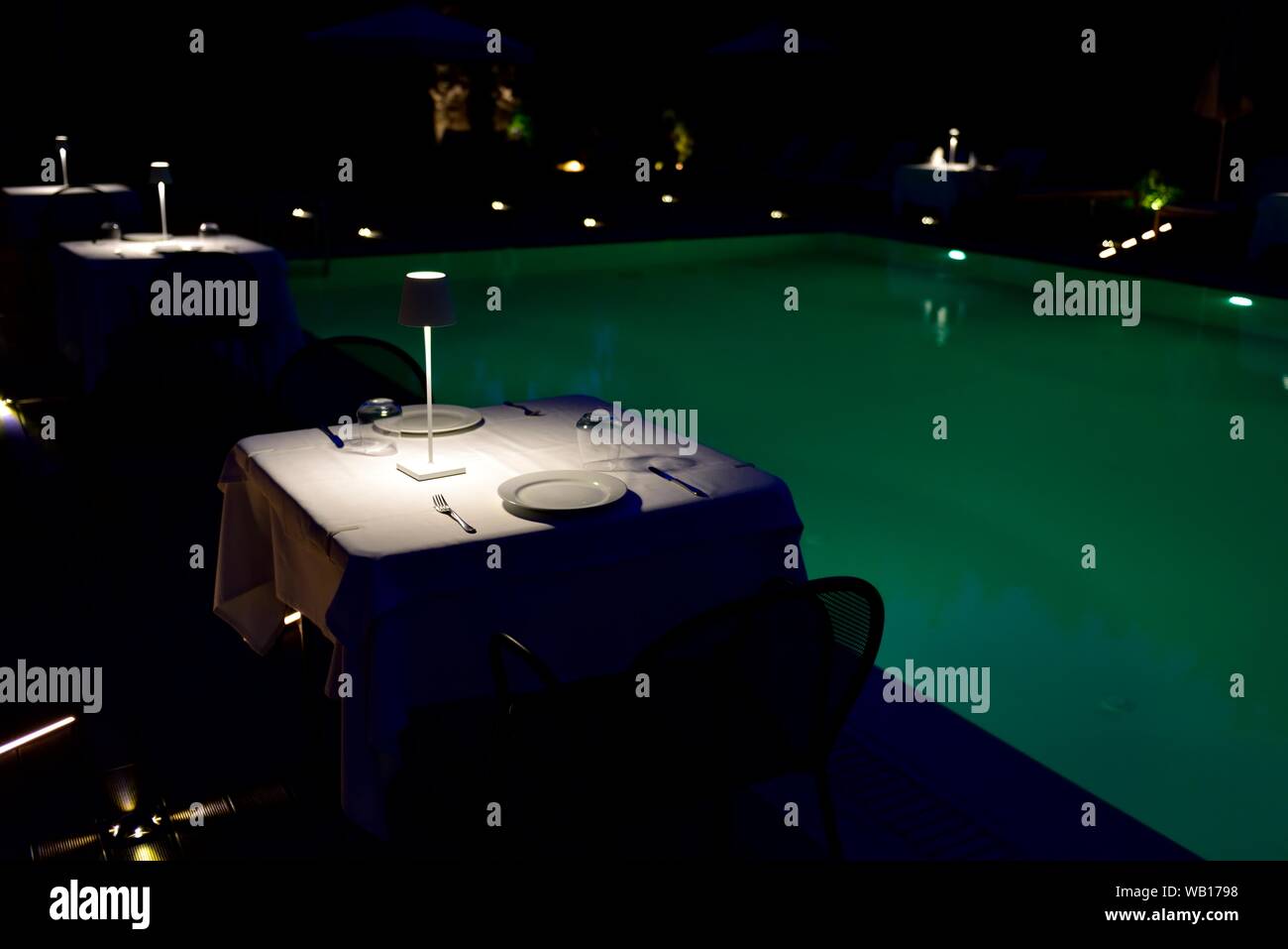 Pool side tables hi-res stock photography and images - Alamy
