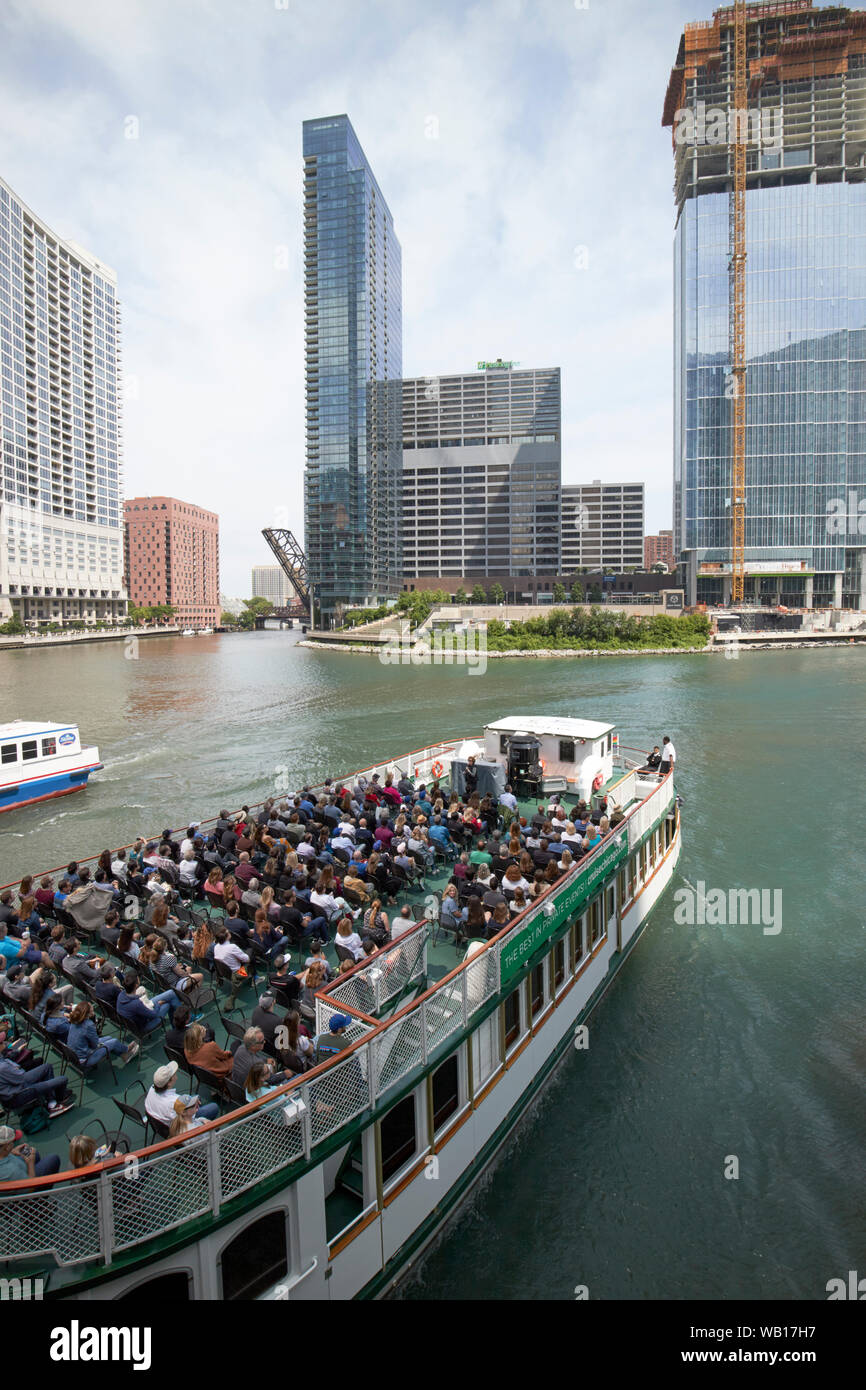 chicago architecture tour boat passing Wolf Point on the chicago river ...