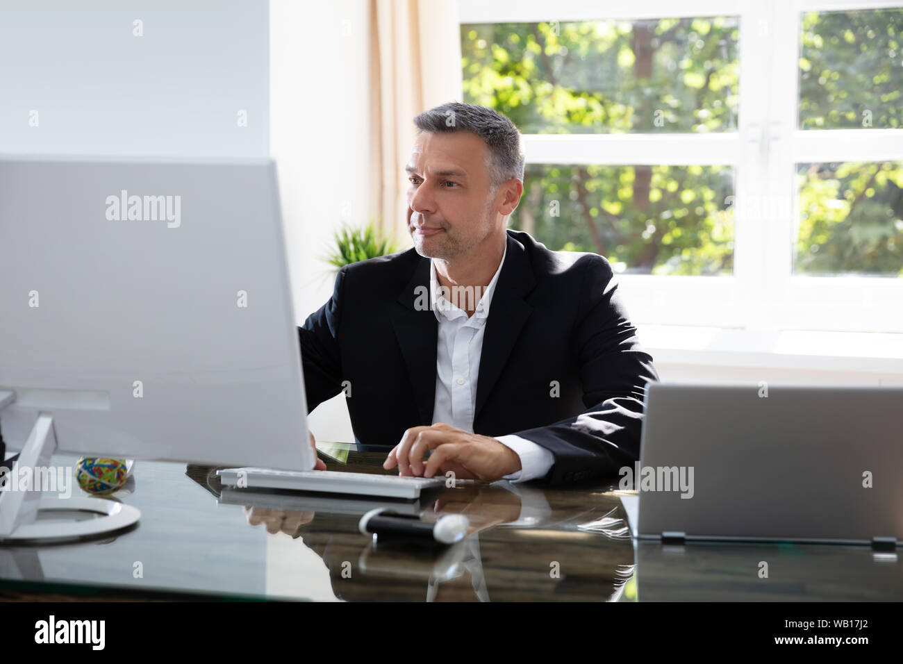Office man computer architect hi-res stock photography and images - Alamy