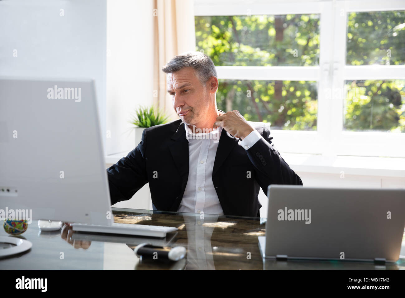 Working in hot weather hi-res stock photography and images - Alamy