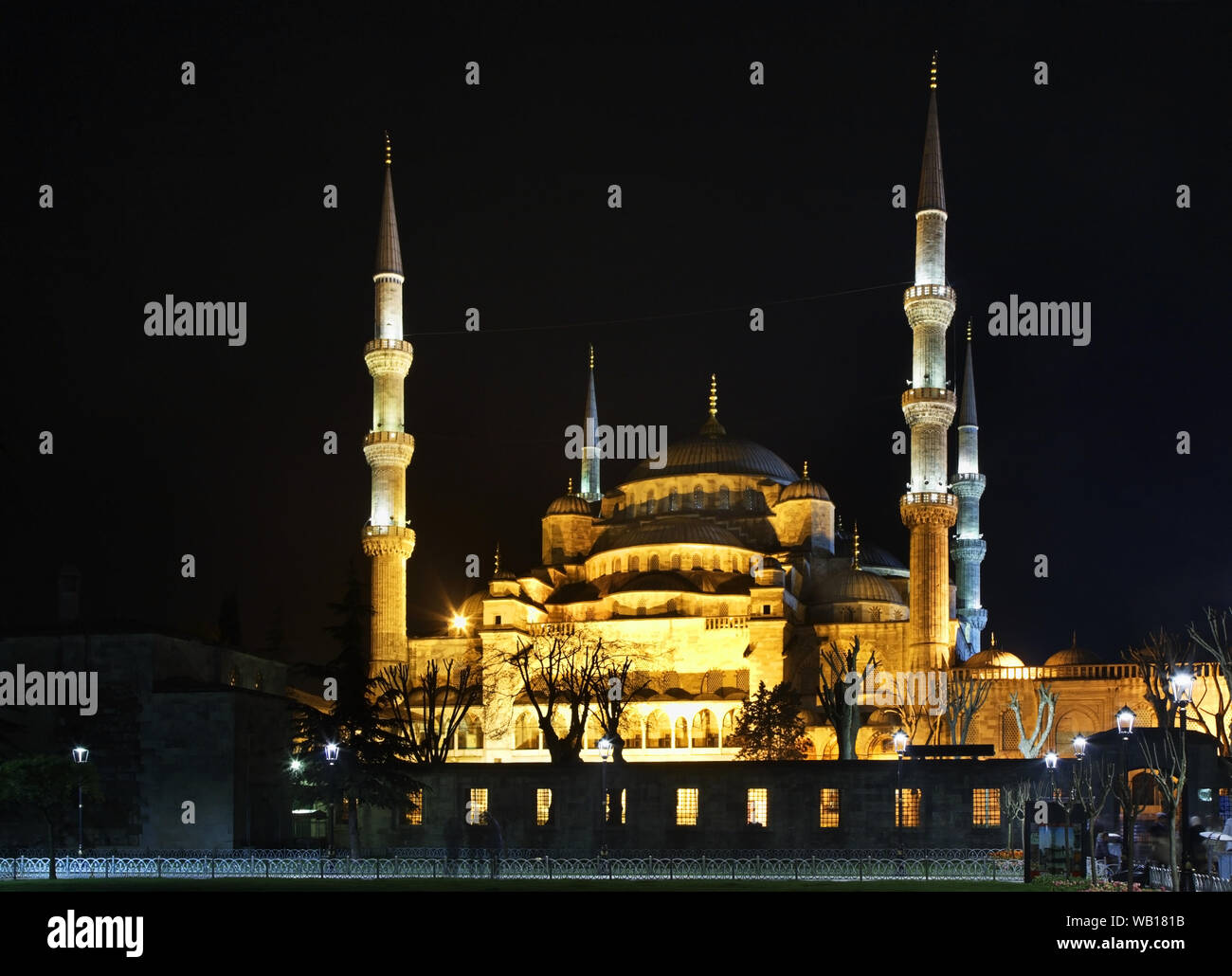 View to blue mosque at backlight hi-res stock photography and images ...