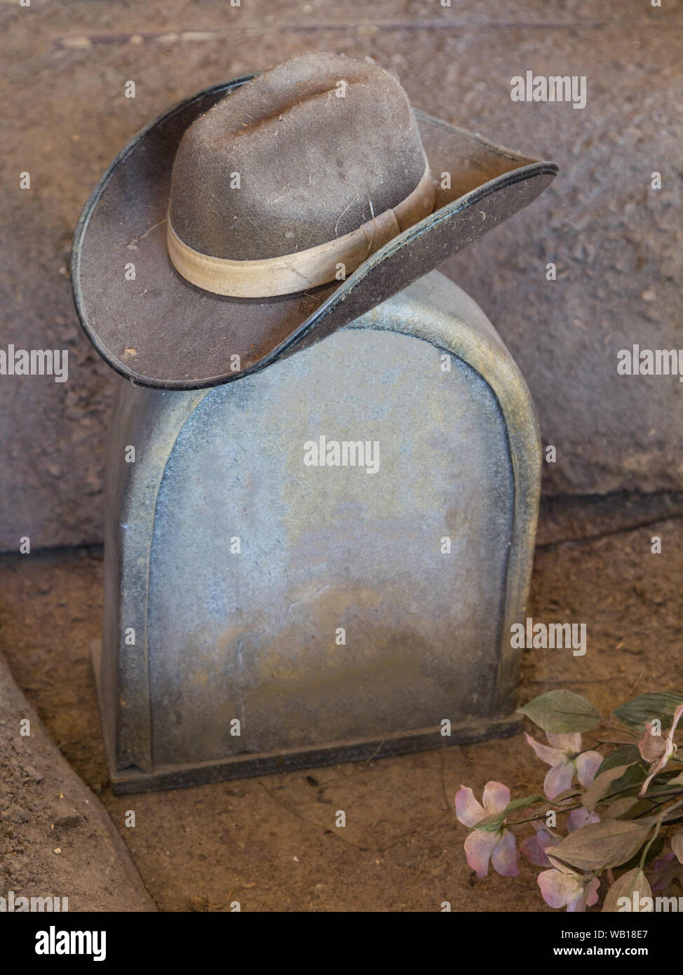 Cowboy Hat Over a Tombstone in a Cemetery Stock Photo - Alamy