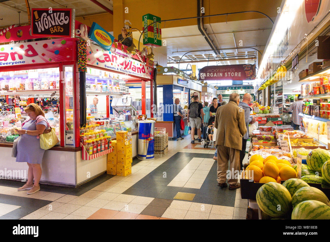 Indoor market stalls england hi-res stock photography and images - Alamy