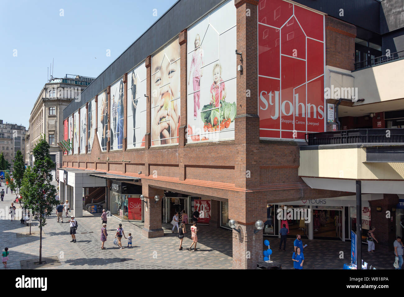St john's shopping centre liverpool hi-res stock photography and images ...