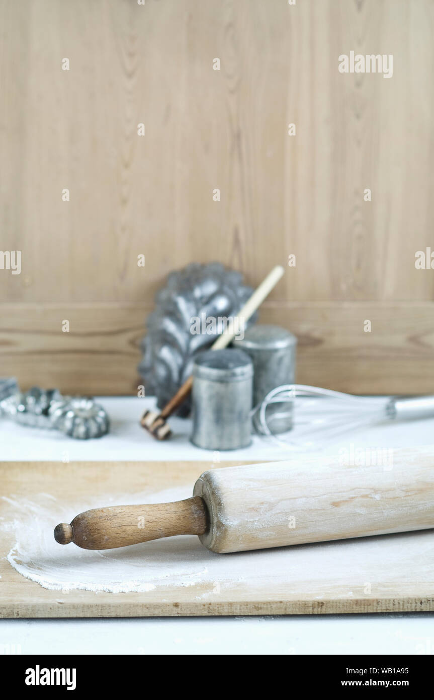 Vintage baking utensils hi-res stock photography and images - Alamy