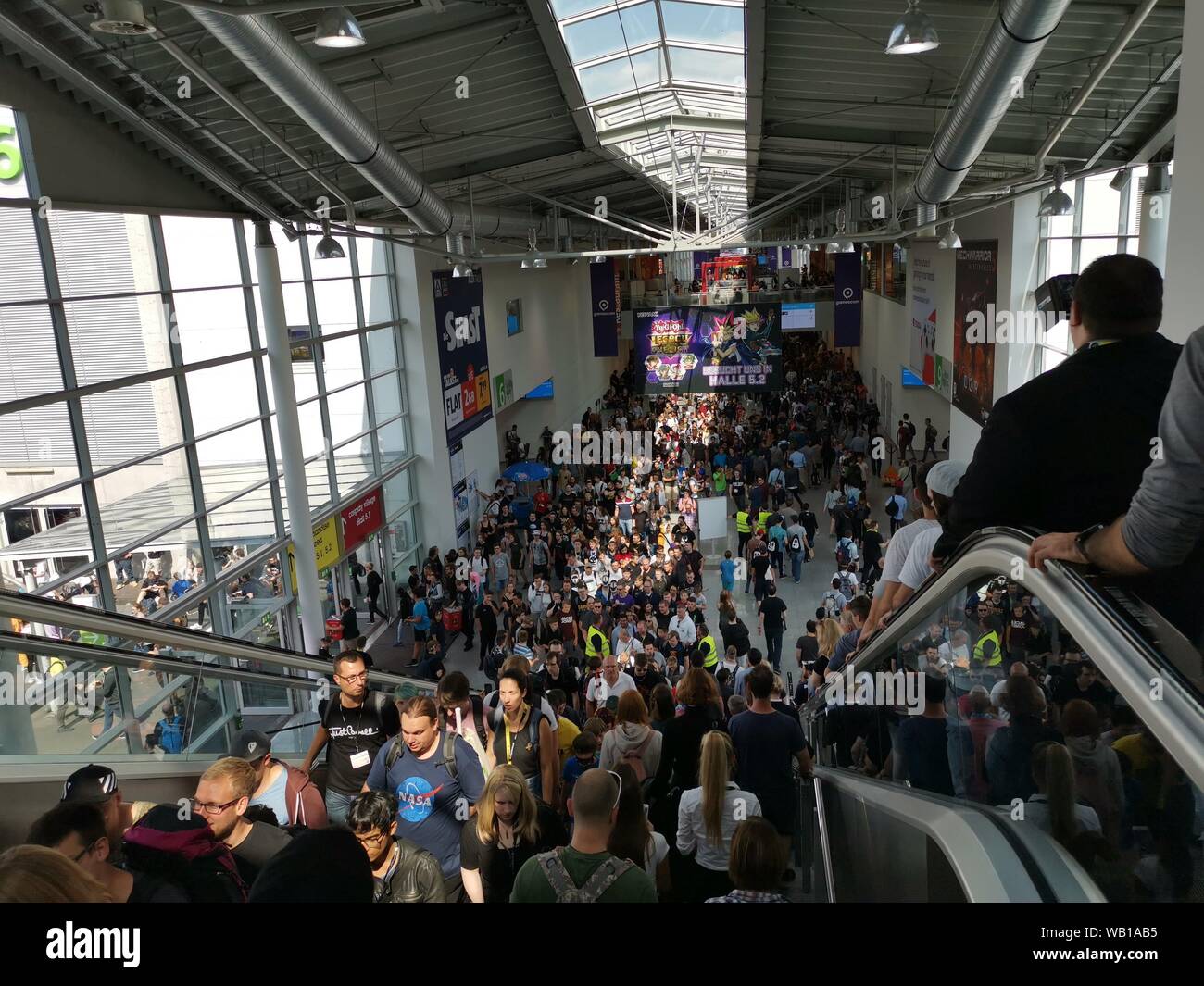 Convention Crowd Of People High Resolution Stock Photography and Images ...