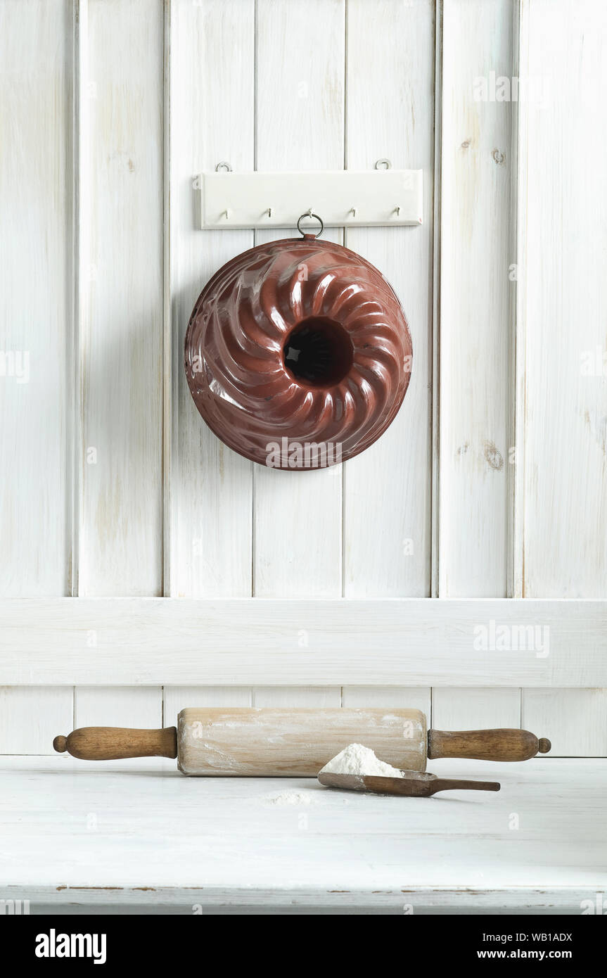 Vintage baking utensils hi-res stock photography and images - Alamy