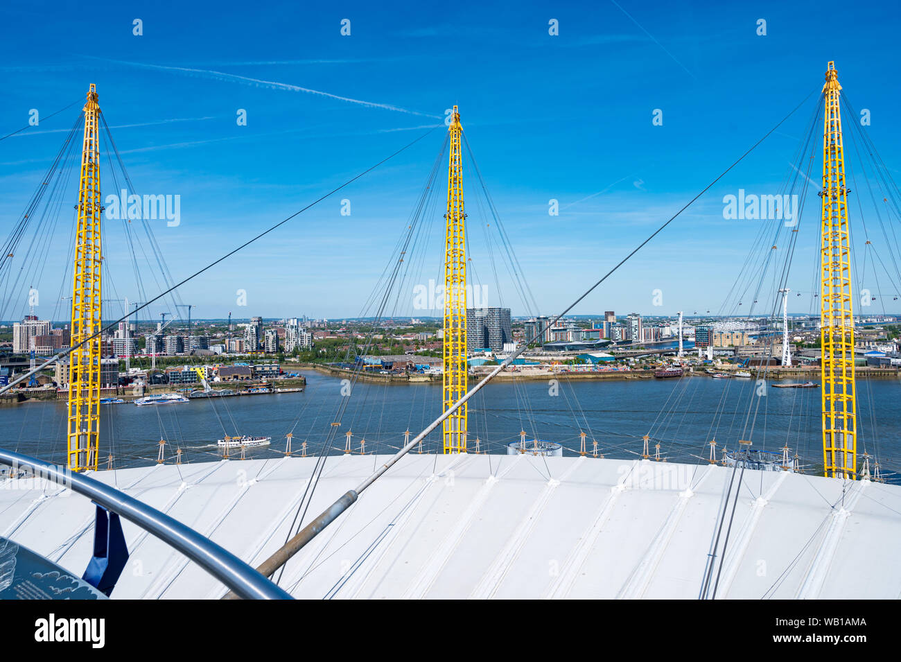 Climb o2 roof hi-res stock photography and images - Alamy