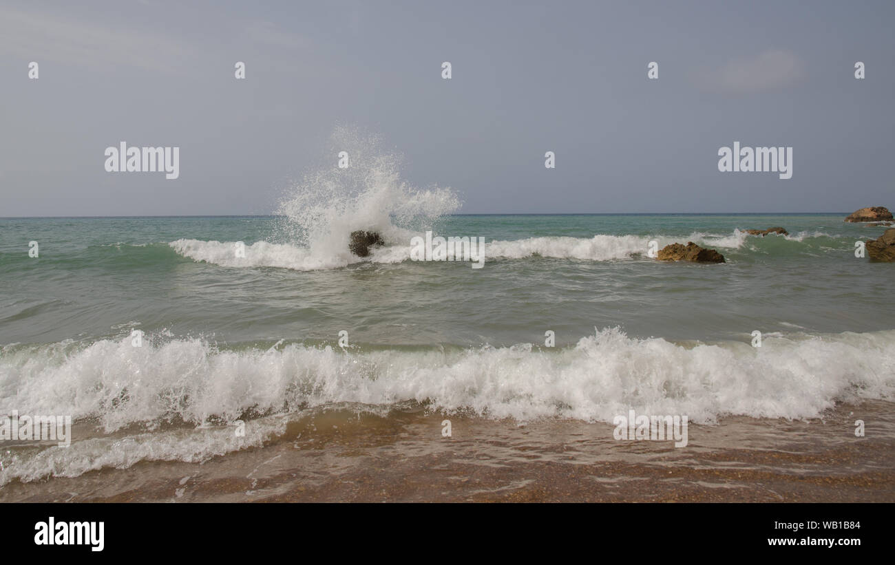Waves crashing sea moving hi-res stock photography and images - Alamy