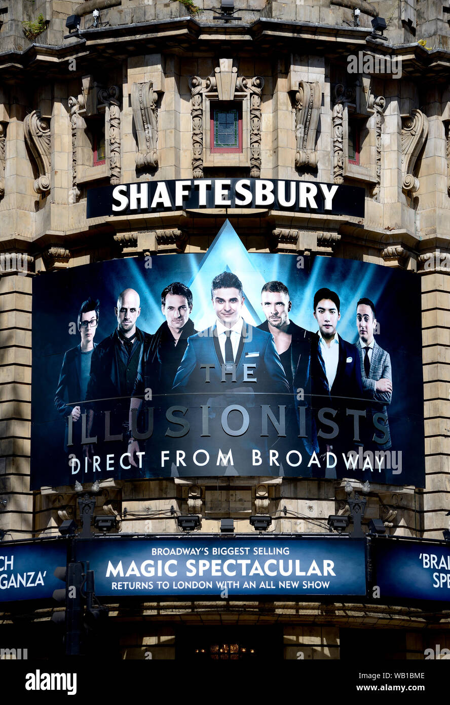 Magic show hi-res stock photography and images - Alamy