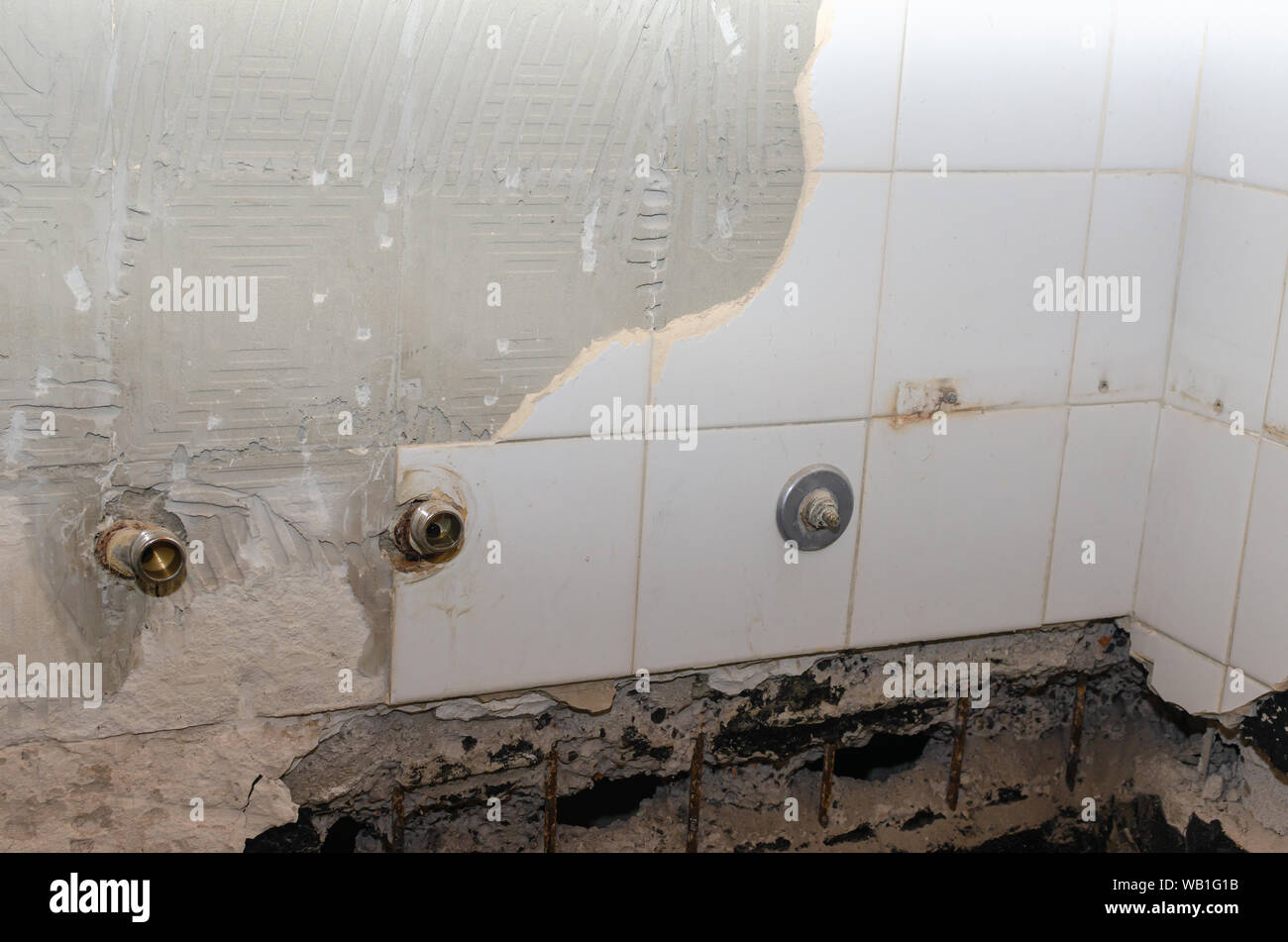 Old concrete wall broken tiles hi-res stock photography and images - Alamy