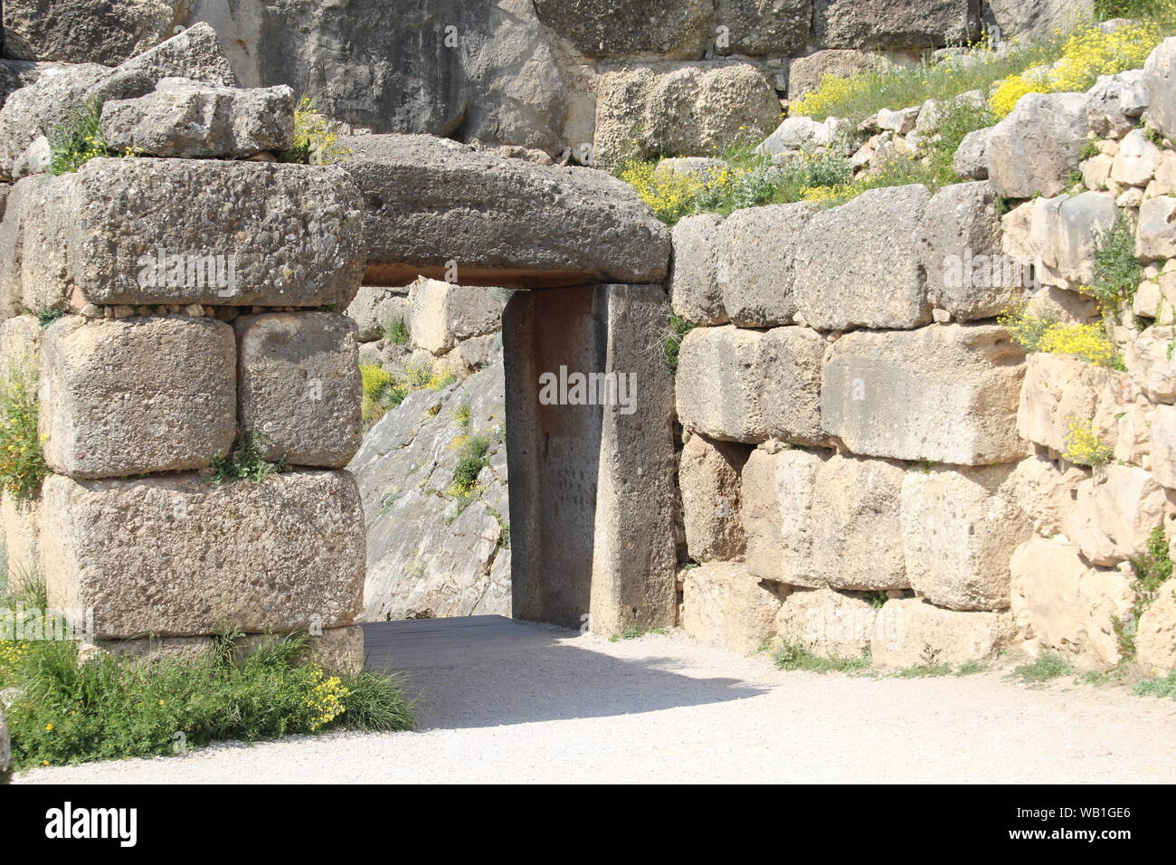 ruin walls and arch in Greece Stock Photo - Alamy
