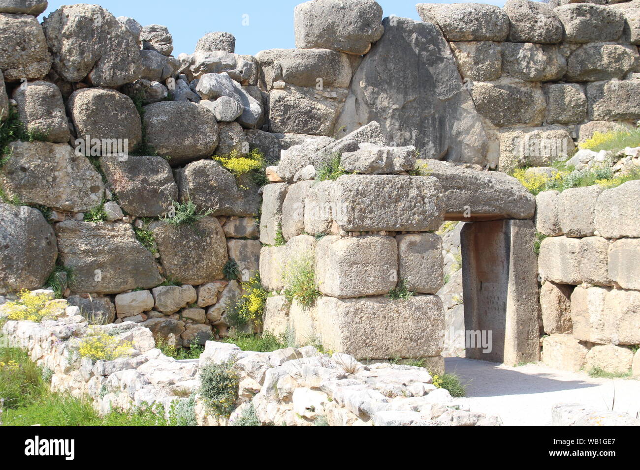 ruin walls and arch in Greece Stock Photo - Alamy