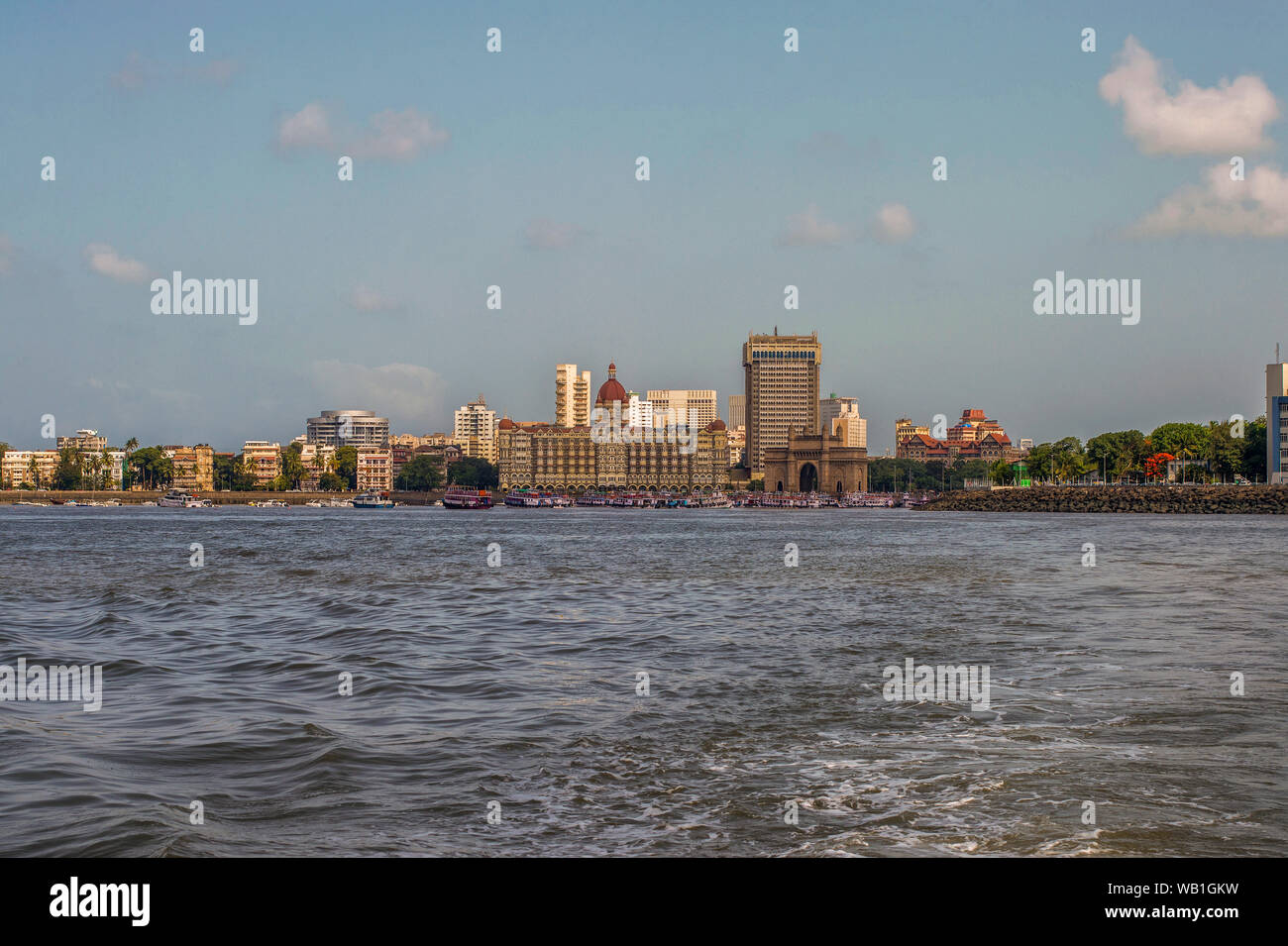 21-Apr-2015-heritage architecture-Taj Mahal and Gateway of India Apollo ...