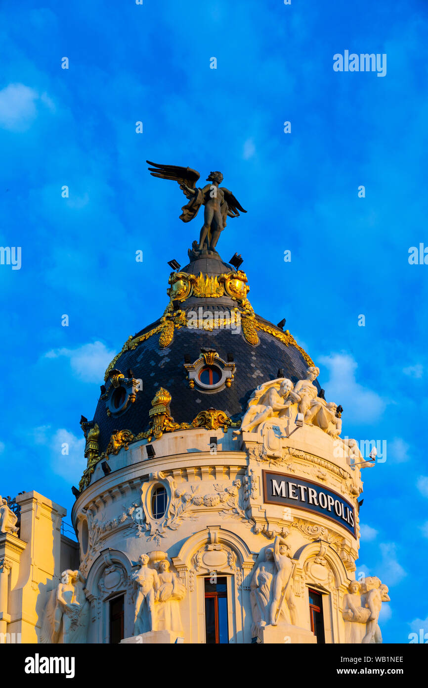Edificio metropolis metropolis building hi-res stock photography and ...