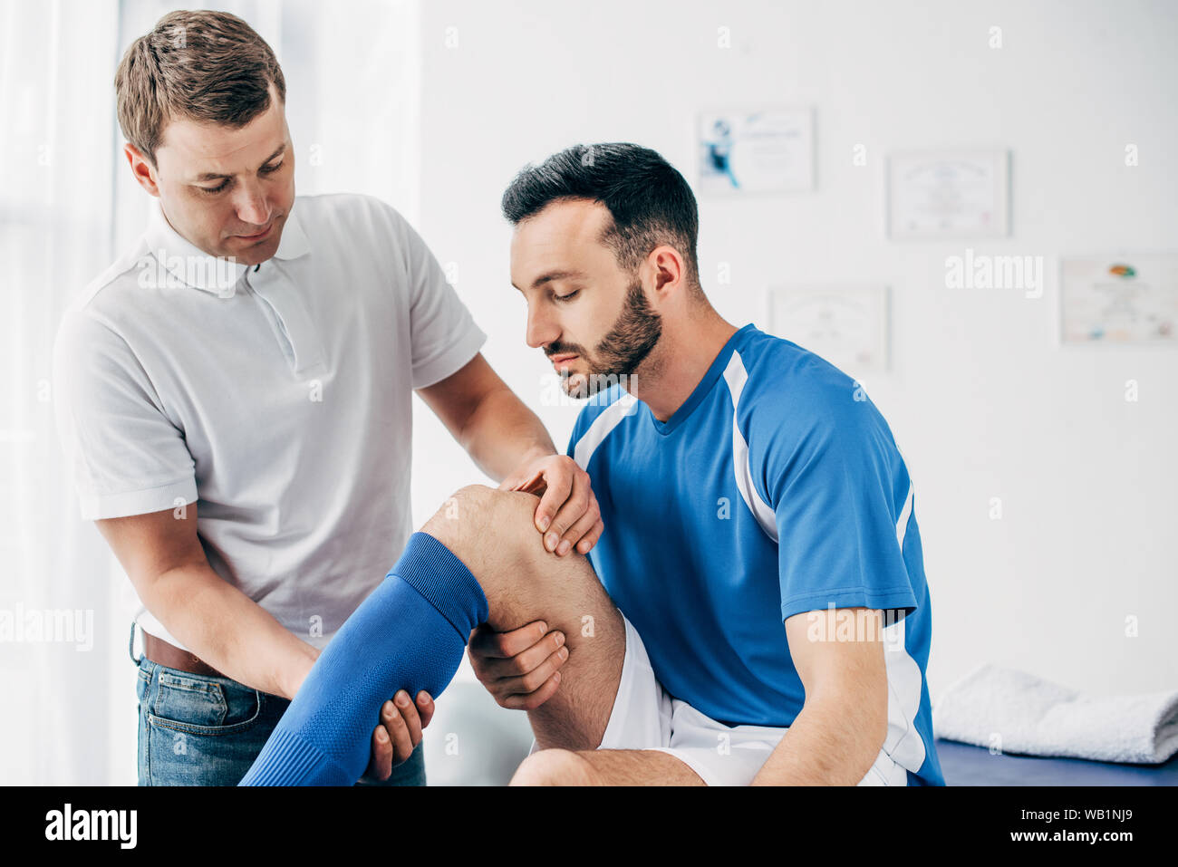 Football physiotherapy hi-res stock photography and images - Alamy