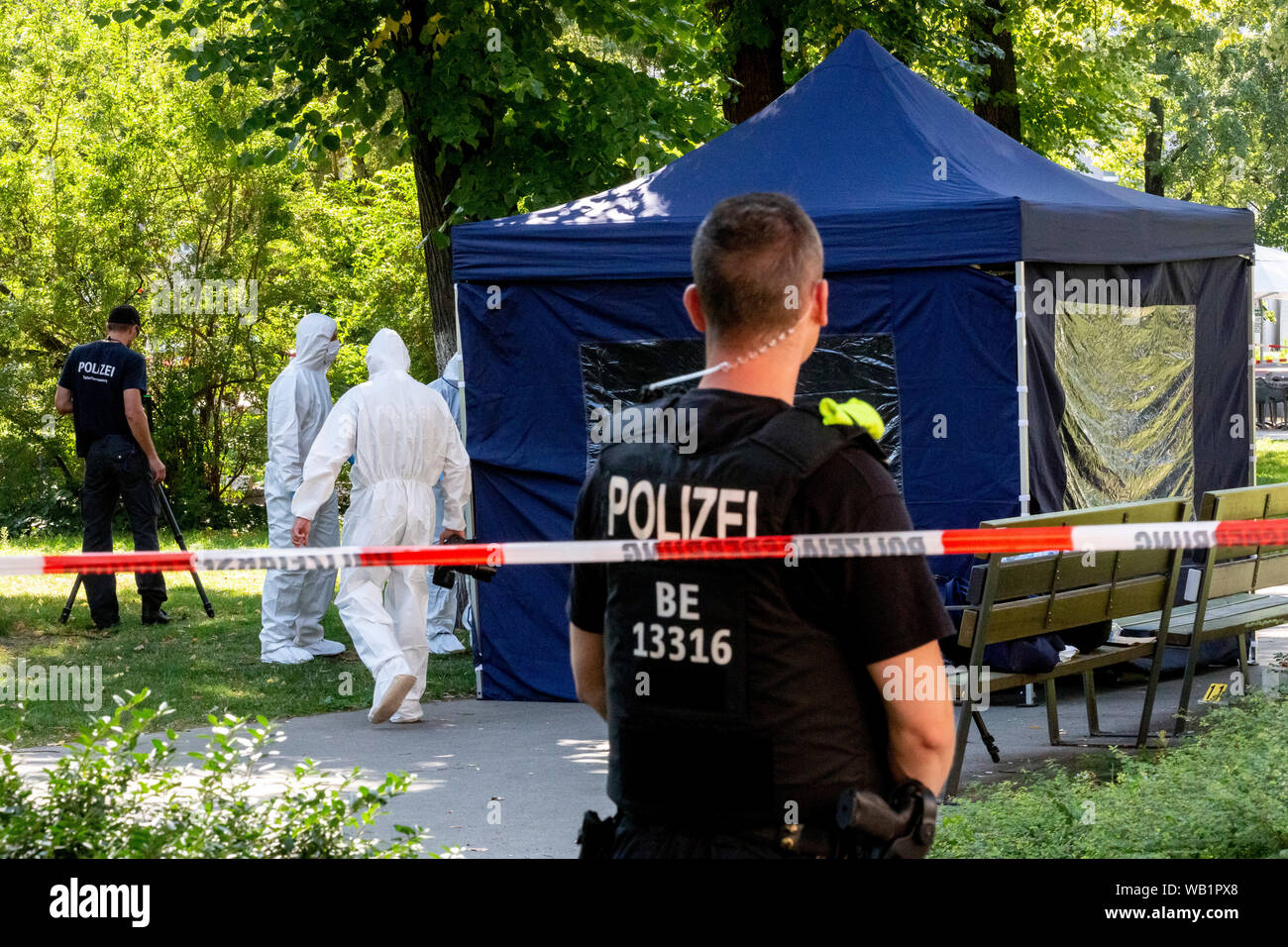 Evidence tent hi-res stock photography and images - Alamy