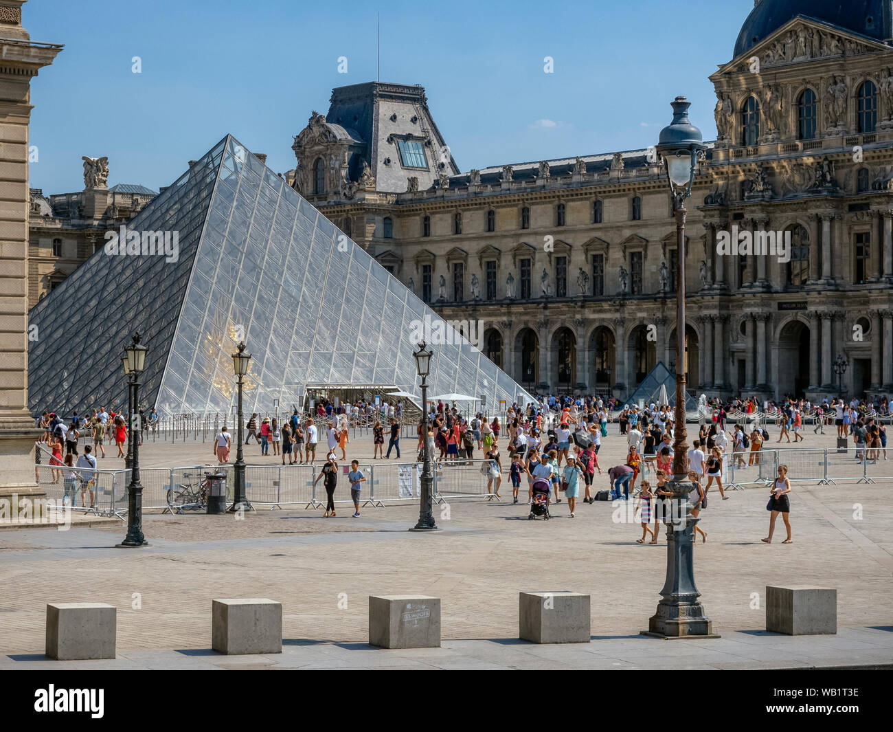 Louvre Glass Pyramid High Resolution Stock Photography and Images - Alamy