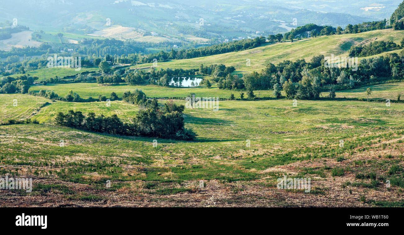 Italian countryside landscape in Tuscany Stock Photo - Alamy