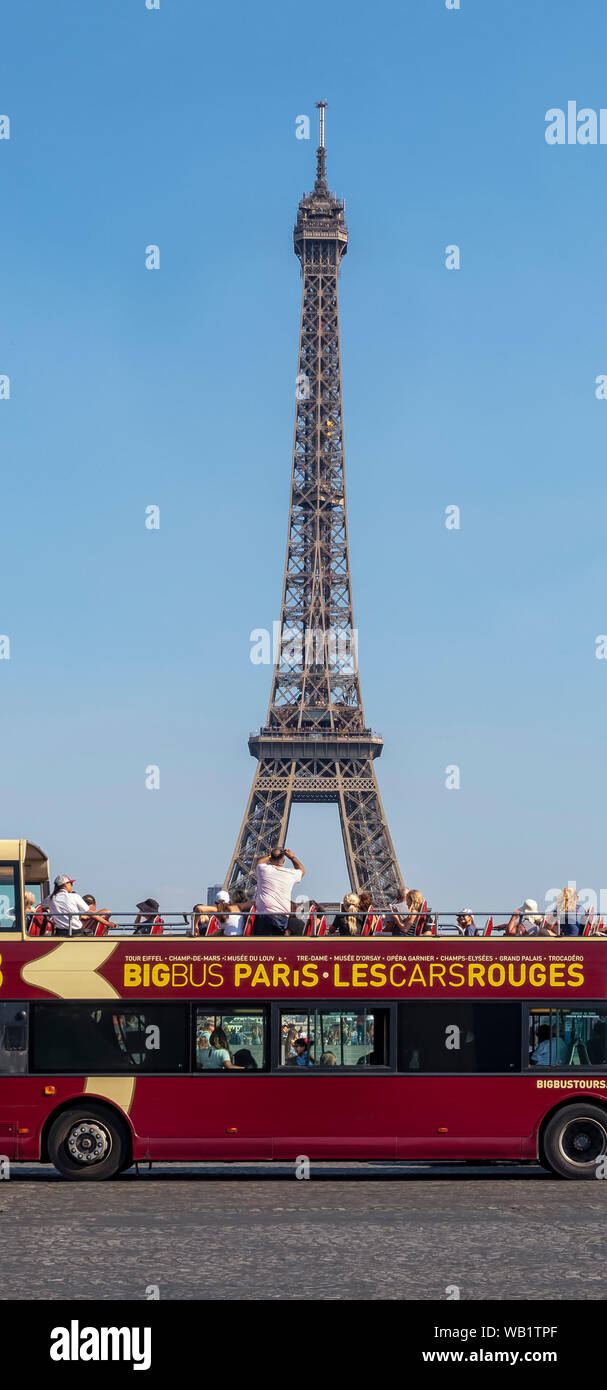 PARIS, FRANCE - AUGUST 03, 2018: Open Top Sightseeing Bus with Eiffel ...