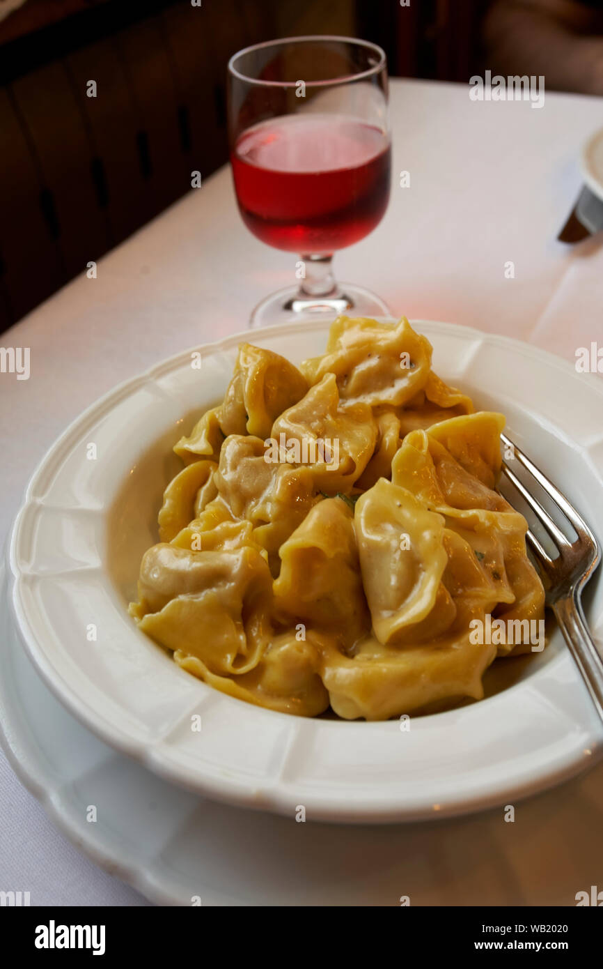 Italian food red wine pasta hi-res stock photography and images - Alamy
