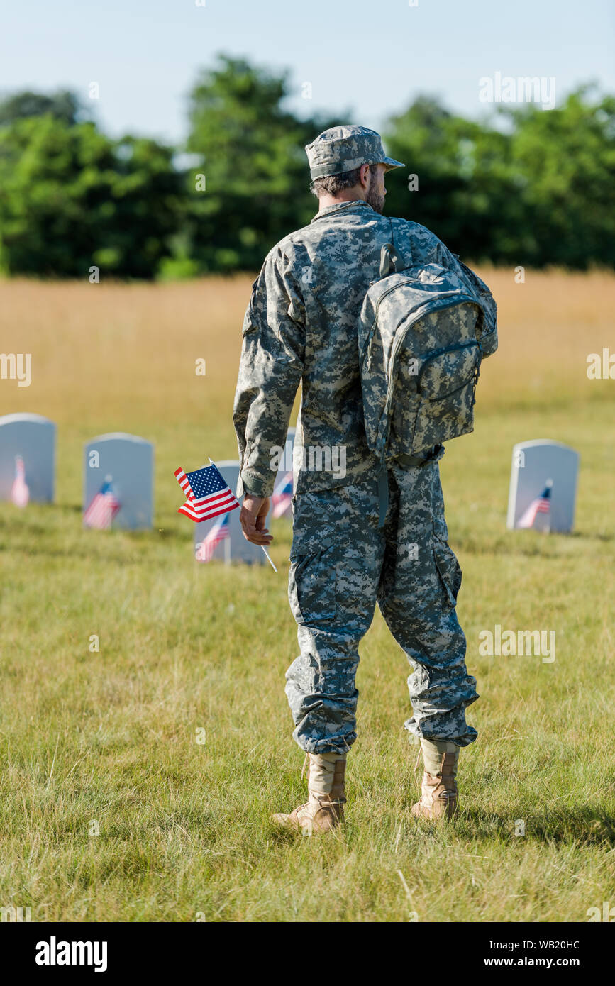 Headstones in graveyard hi-res stock photography and images - Alamy