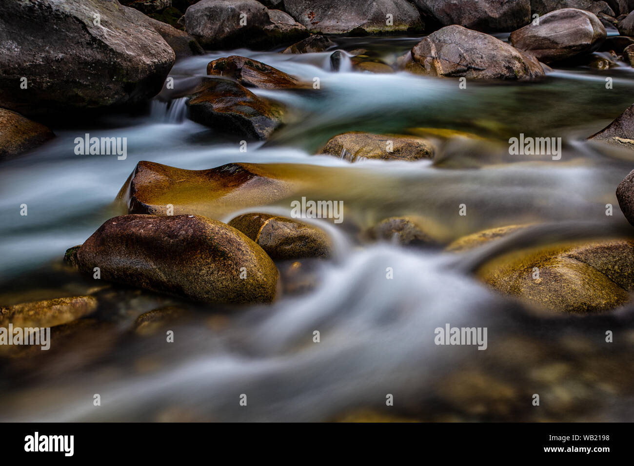 Water over stones hi-res stock photography and images - Alamy