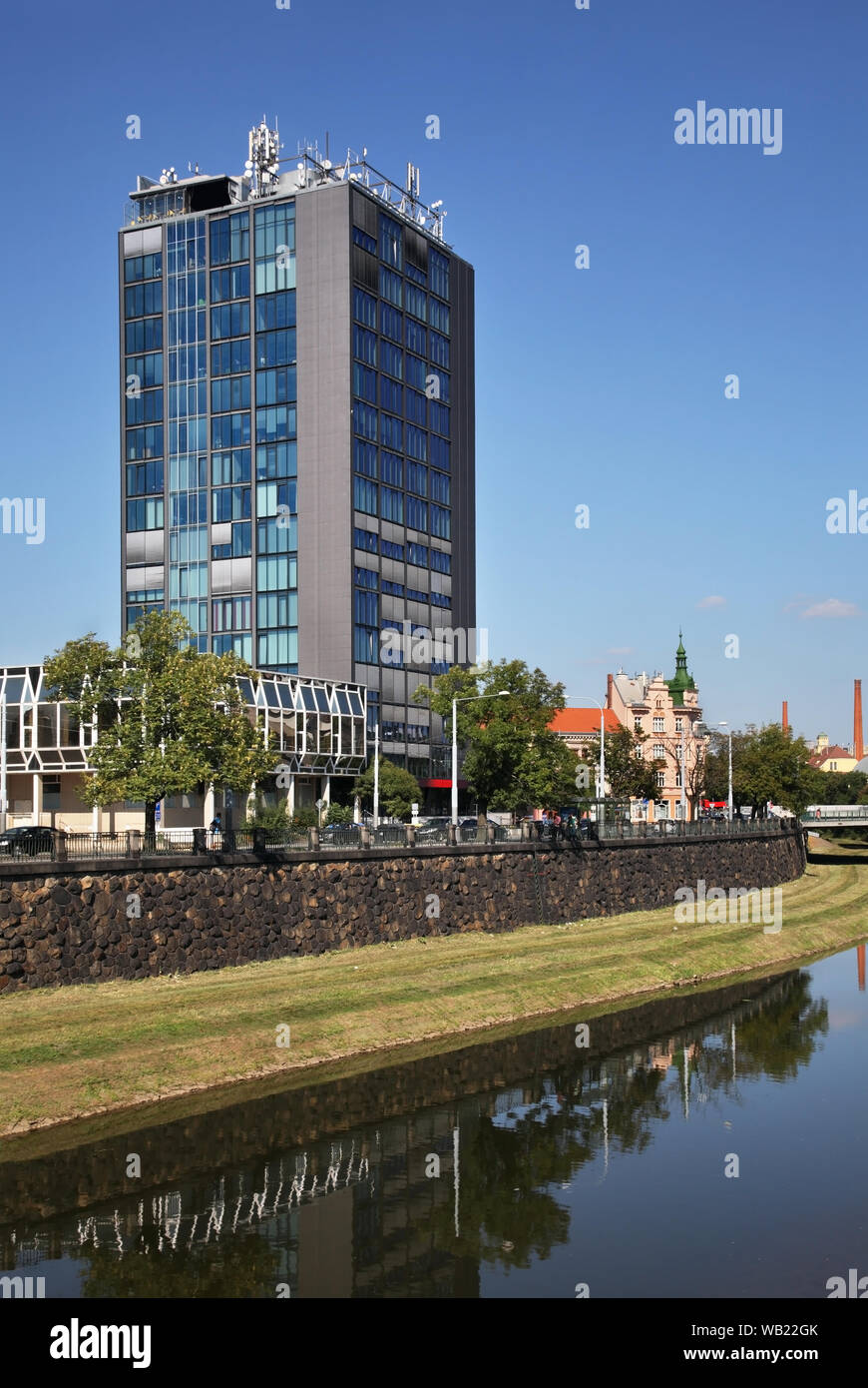 English embankment hi-res stock photography and images - Alamy
