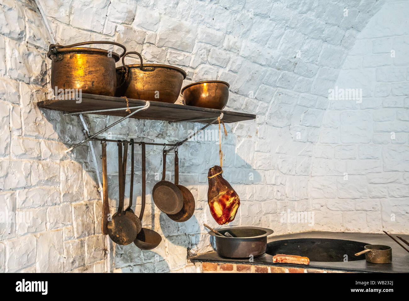 Army kitchen hi-res stock photography and images - Alamy