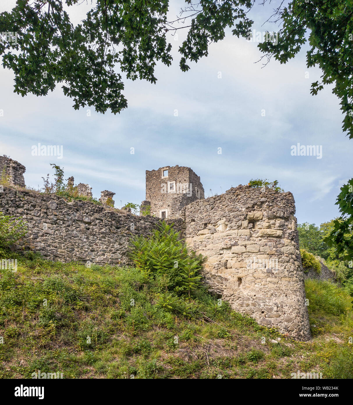 Castle debris hi-res stock photography and images - Alamy