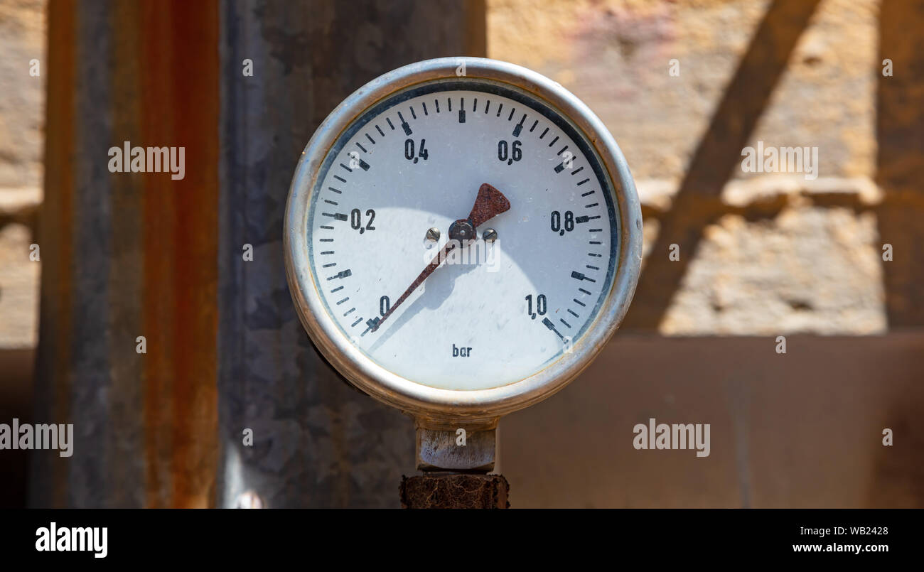 Manometer pressure gas line valve hi-res stock photography and images ...