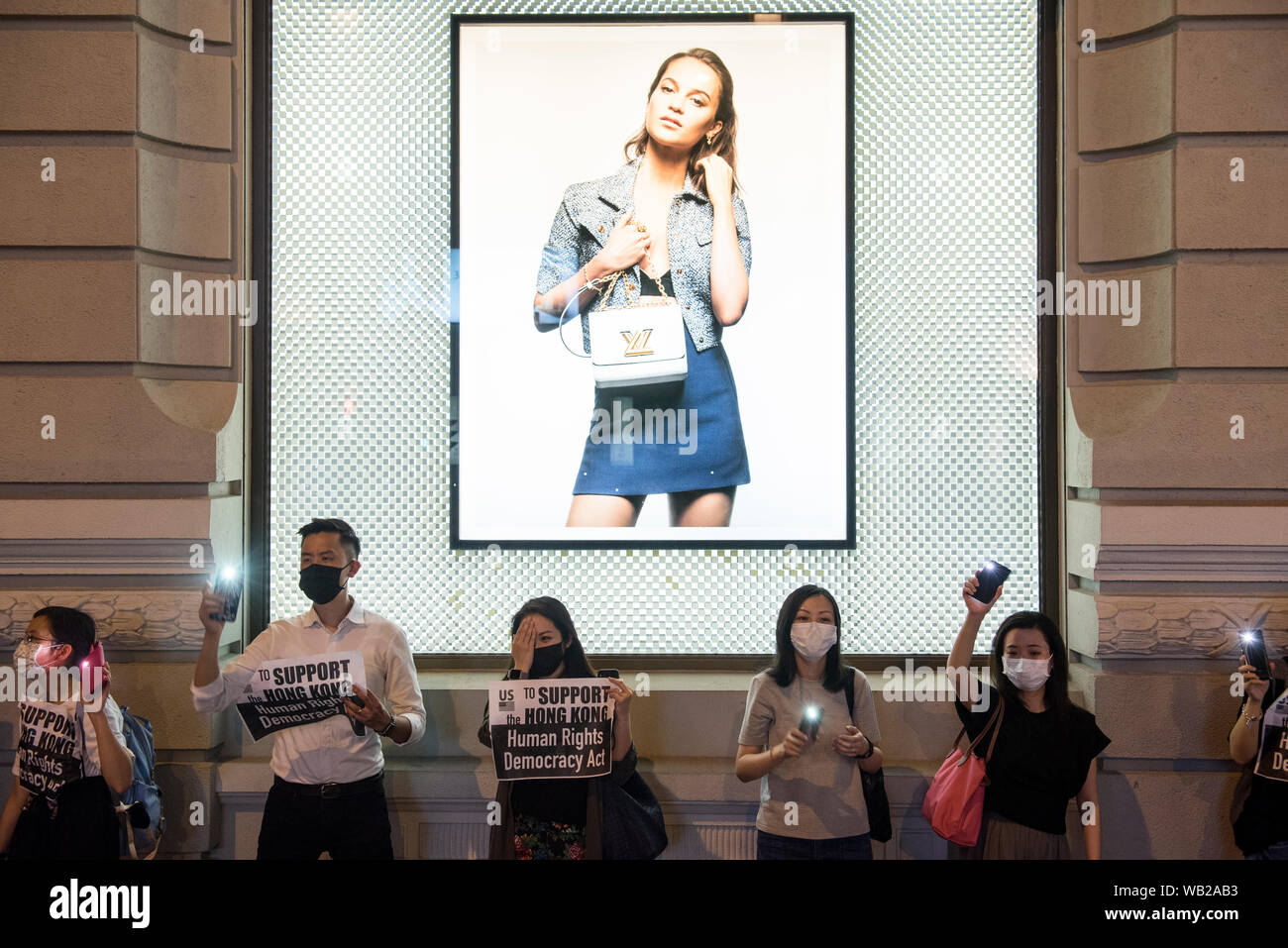 Human chain rally demonstration protest hi-res stock photography and ...