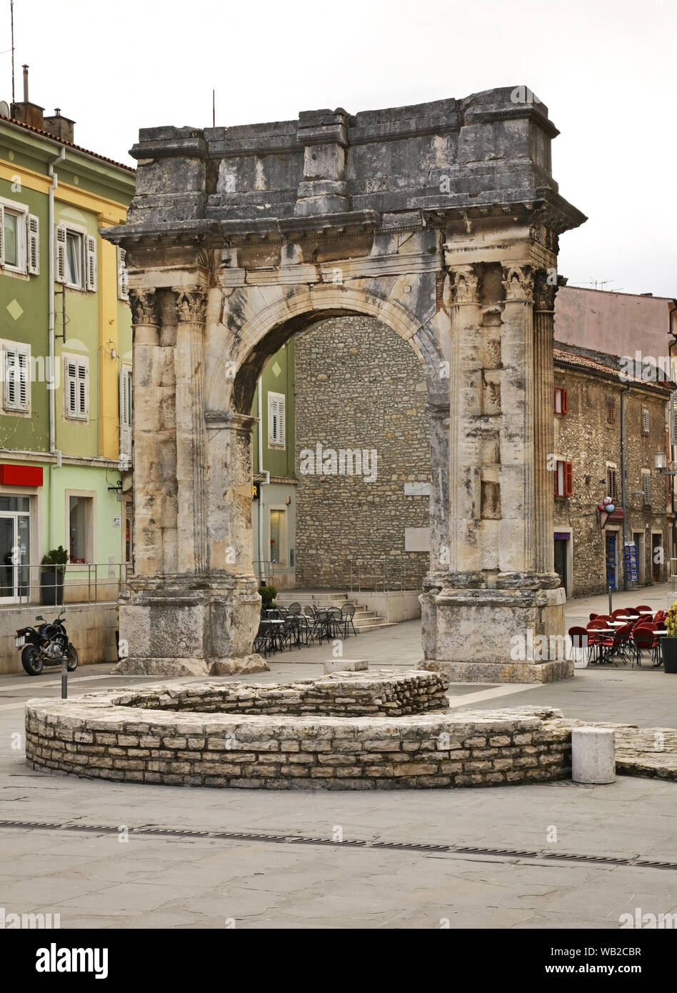 Arch of the Sergii (Golden gate) in Pula. Croatia Stock Photo - Alamy