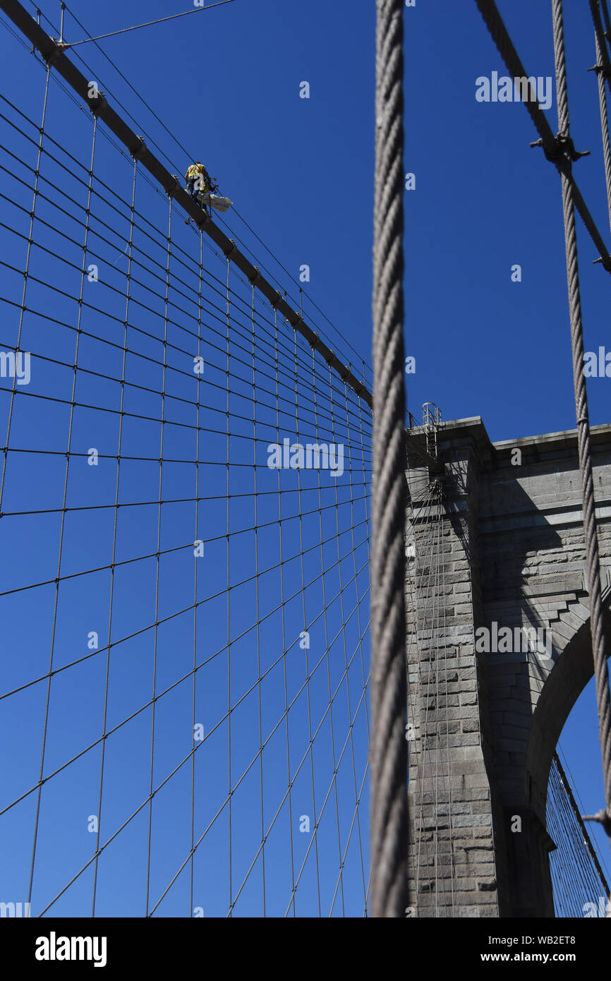 Brooklyn bridge construction workers hi-res stock photography and ...