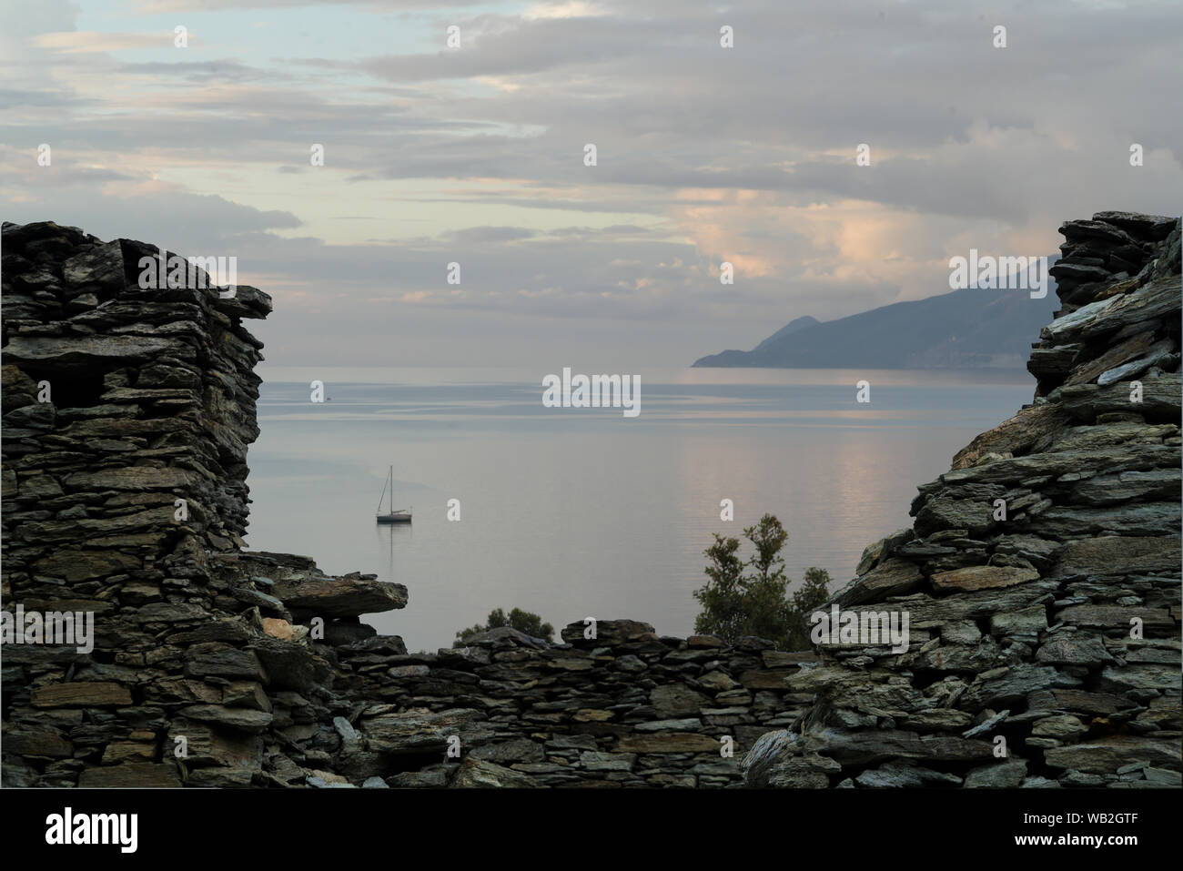 isolated morbid natural stone wall Stock Photo - Alamy
