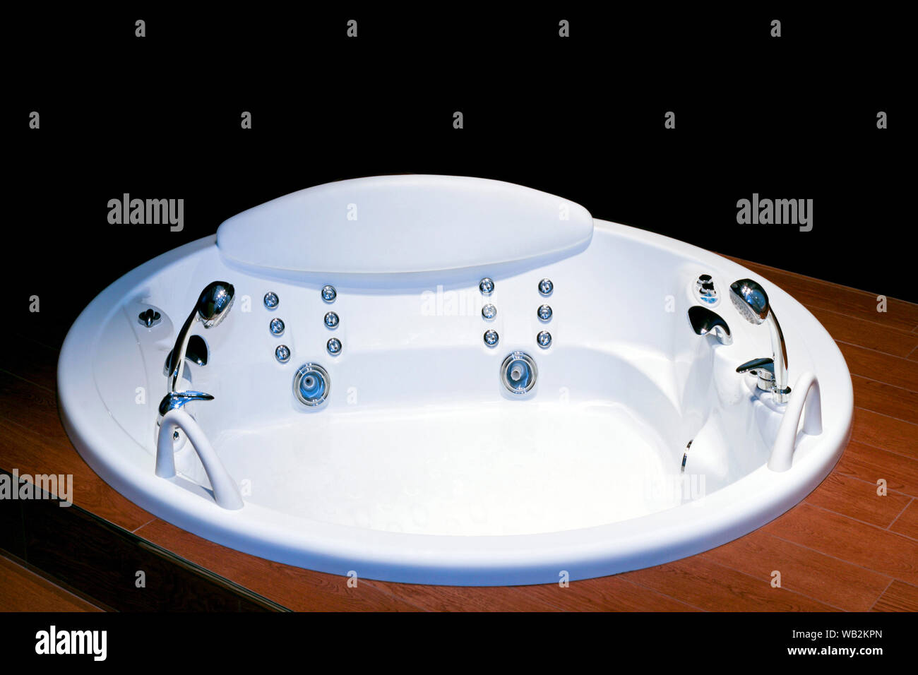Round bathtub hi-res stock photography and images - Alamy