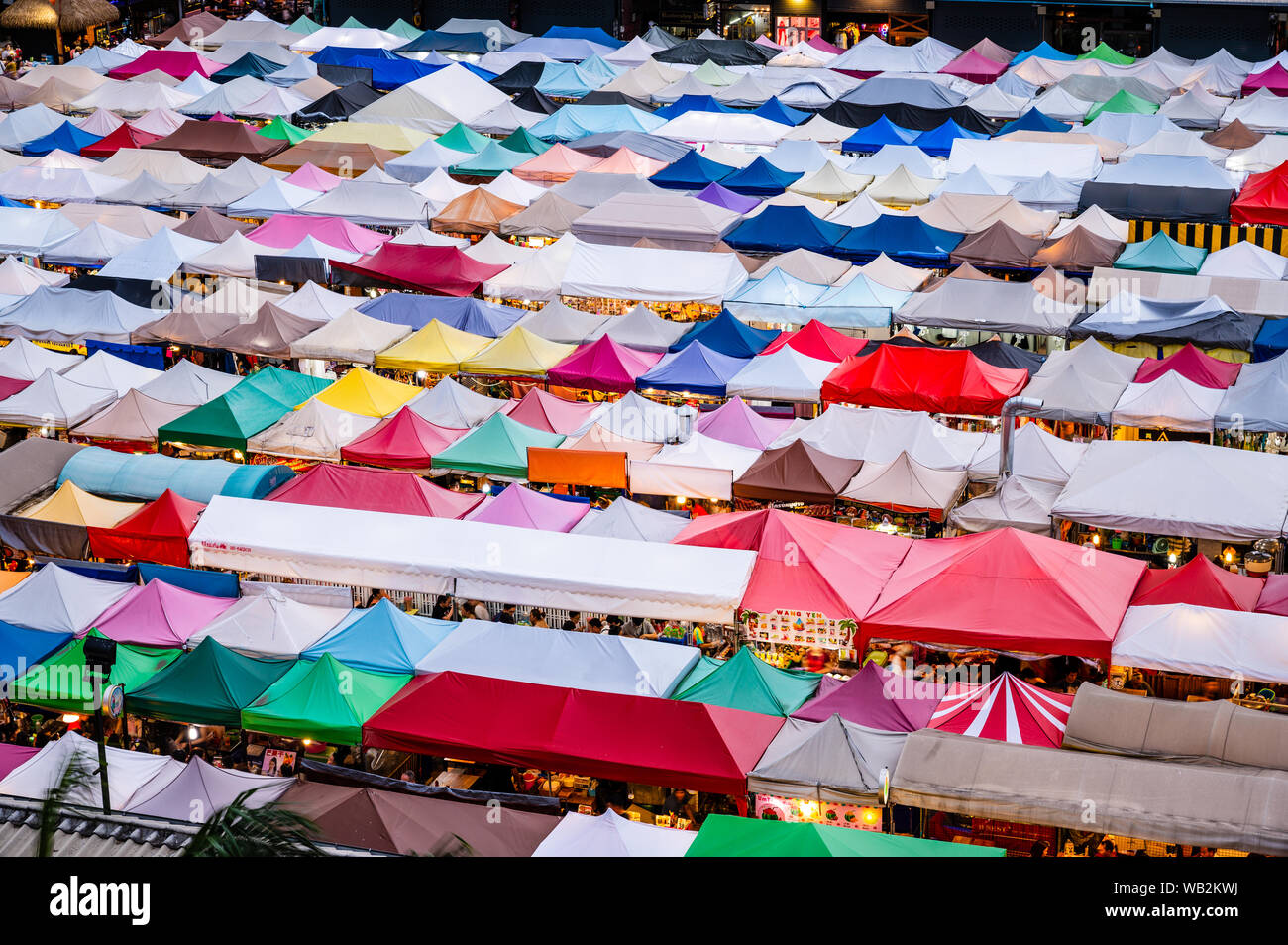 Ratchada Rot Fai Train night market, Bangkok Stock Photo - Alamy