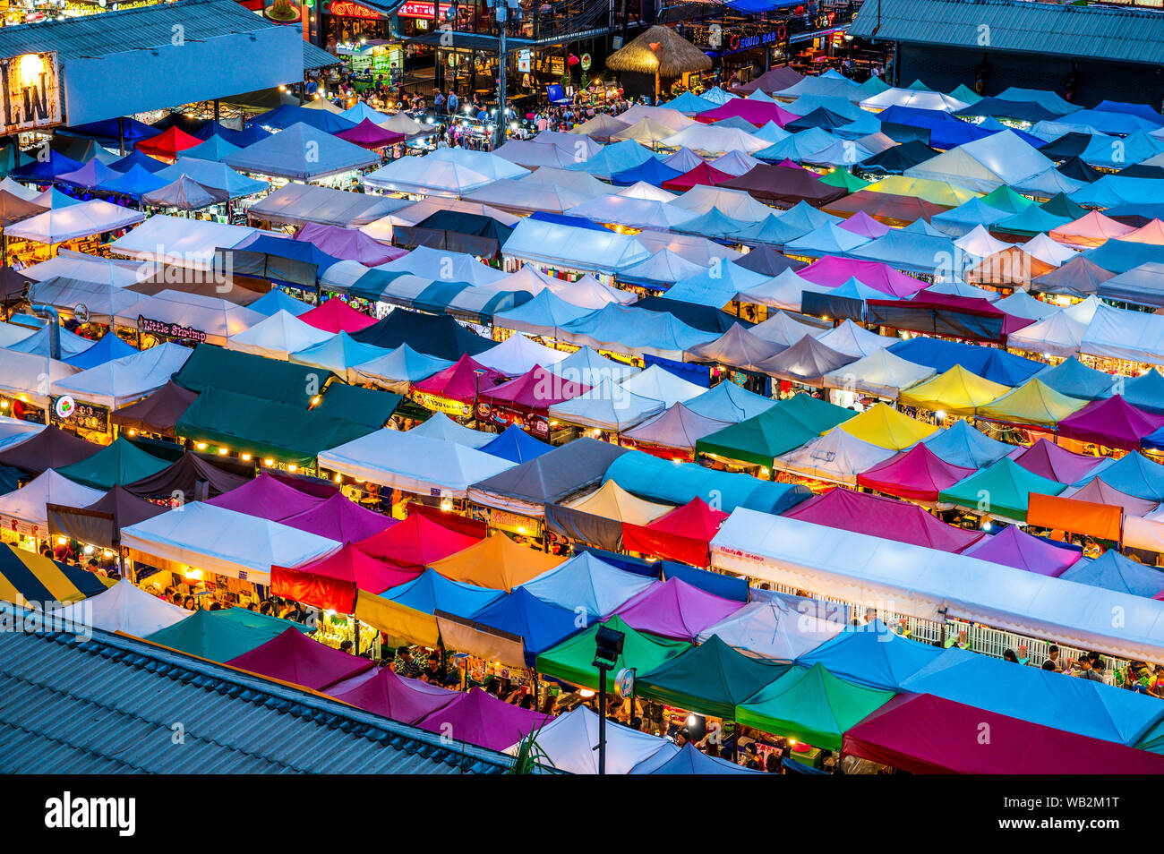 Ratchada Rot Fai Train night market, Bangkok Stock Photo - Alamy