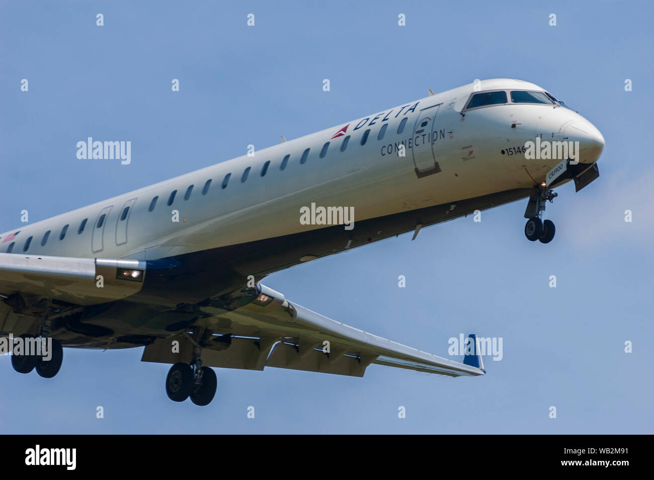 Delta Connection landing at Lexington Bluegrass Airport in Lexington ...