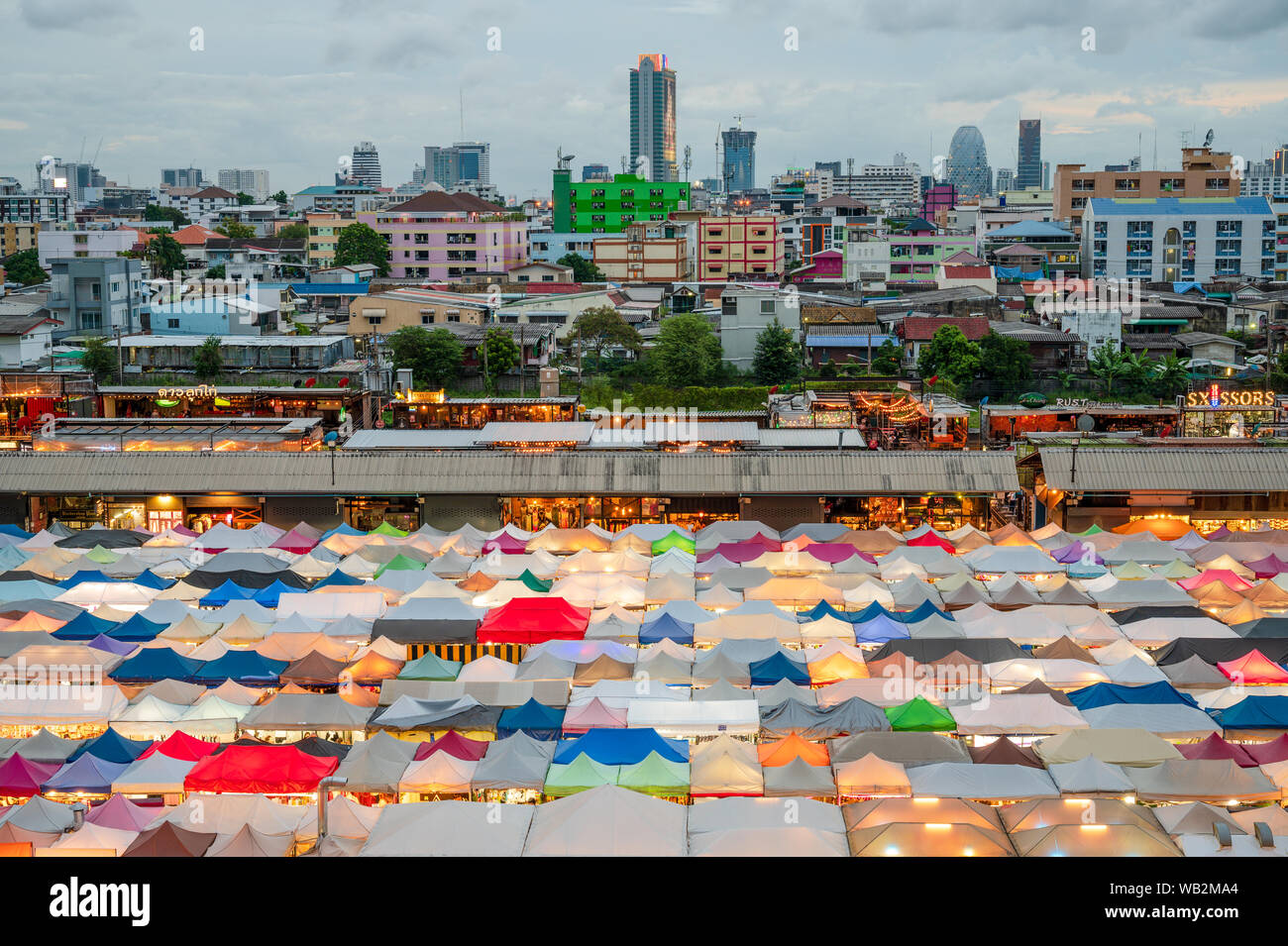 Ratchada Rot Fai Train night market, Bangkok Stock Photo - Alamy