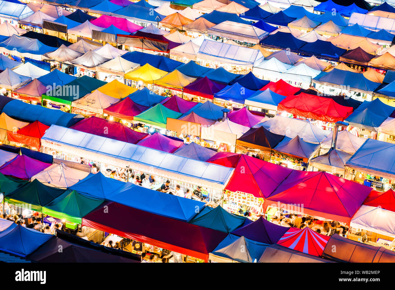 Ratchada Rot Fai Train night market, Bangkok Stock Photo - Alamy