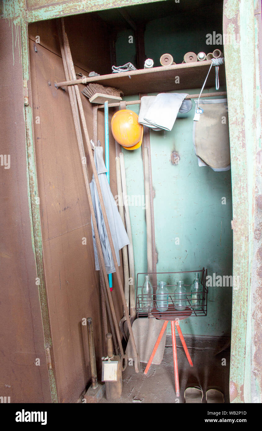 Worker cabinet hi-res stock photography and images - Alamy