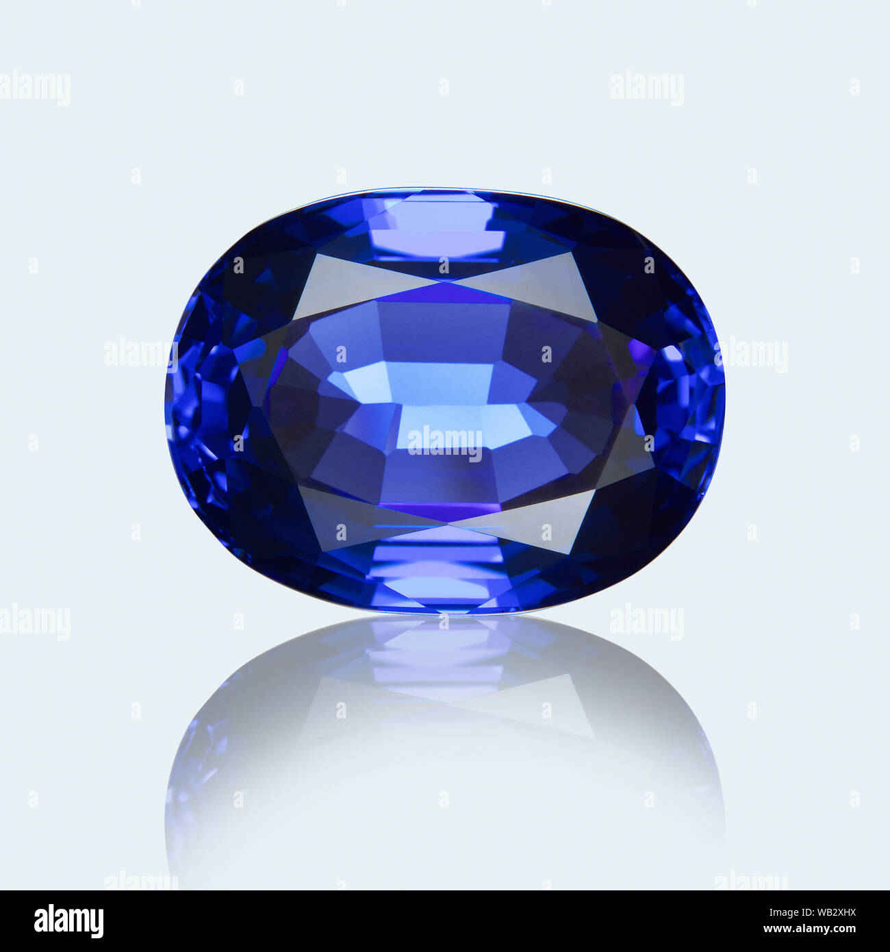 Iolite hi-res stock photography and images - Alamy