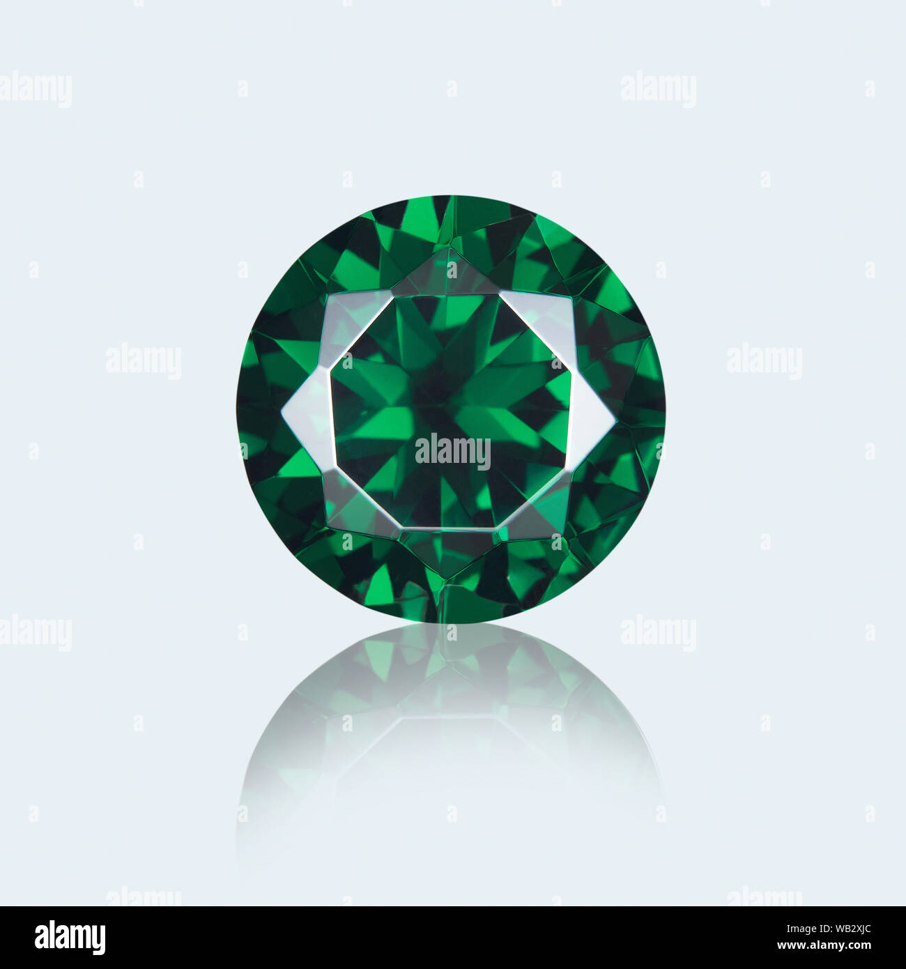 Emerald gemstone hi-res stock photography and images - Alamy