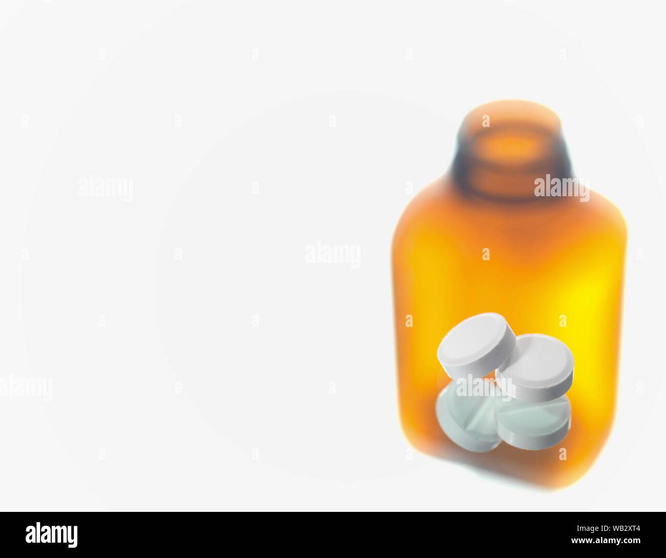 Pain killers hi-res stock photography and images - Alamy