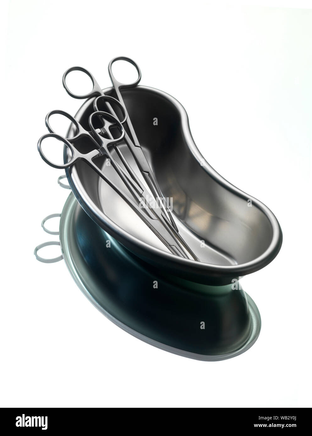Surgical instruments in dish hi-res stock photography and images - Alamy