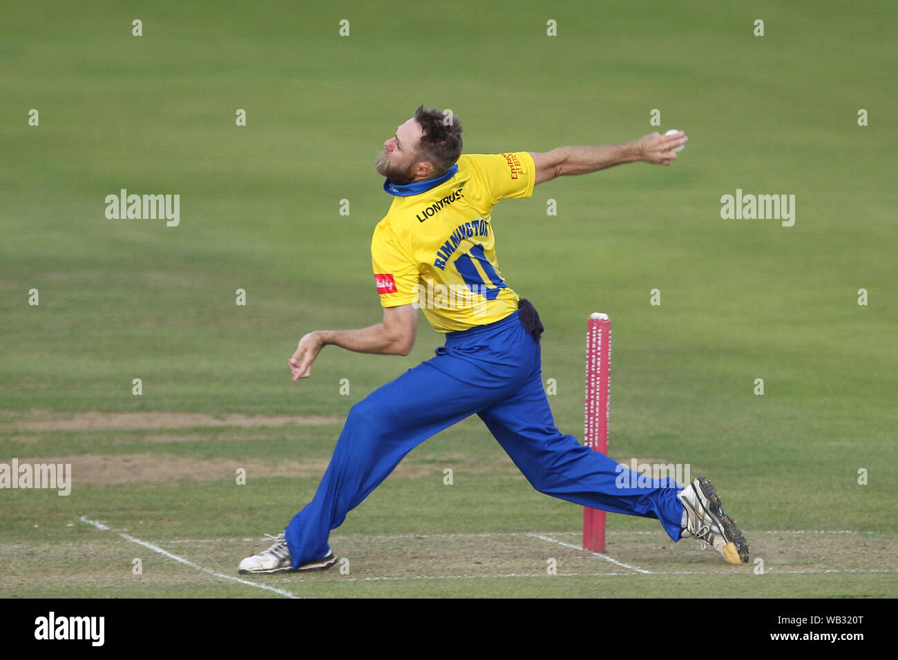 Nathan rimmington of durham bowling hi-res stock photography and images ...
