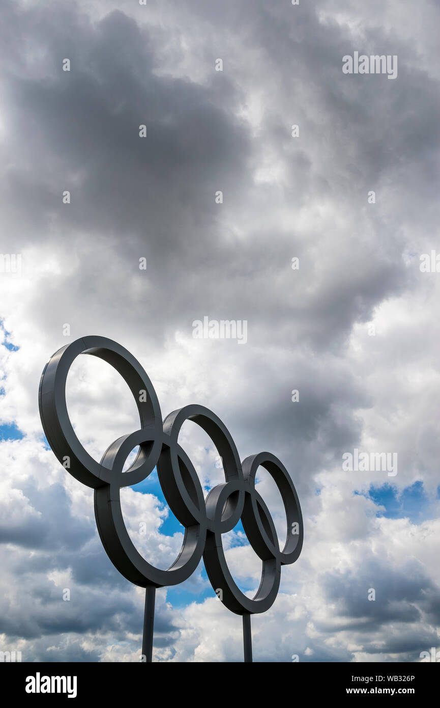 Stand rings hi-res stock photography and images - Alamy