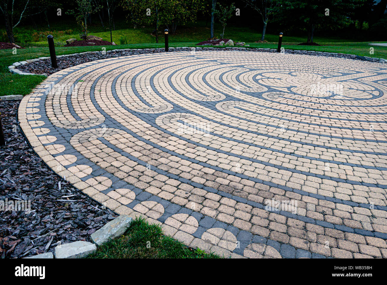 Stone circle maze hi-res stock photography and images - Alamy